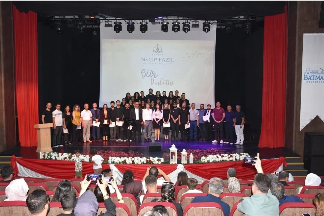 Öğrenciler şiirlerde sahne aldı - Batman Haberleri